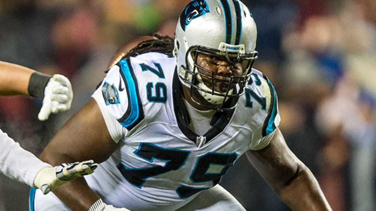 Panthers re-sign Chris Scott