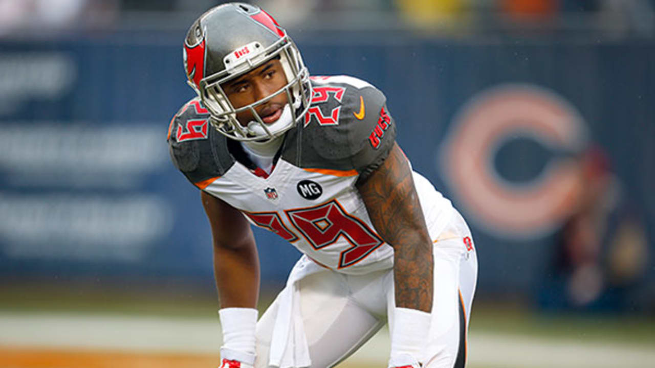 Panthers sign CB Leonard Johnson