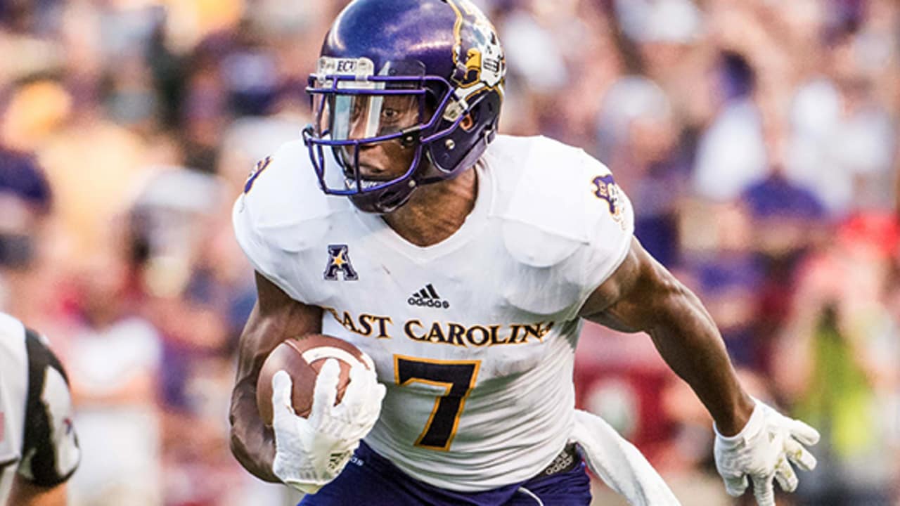 Fan favorite Zay Jones making name for himself