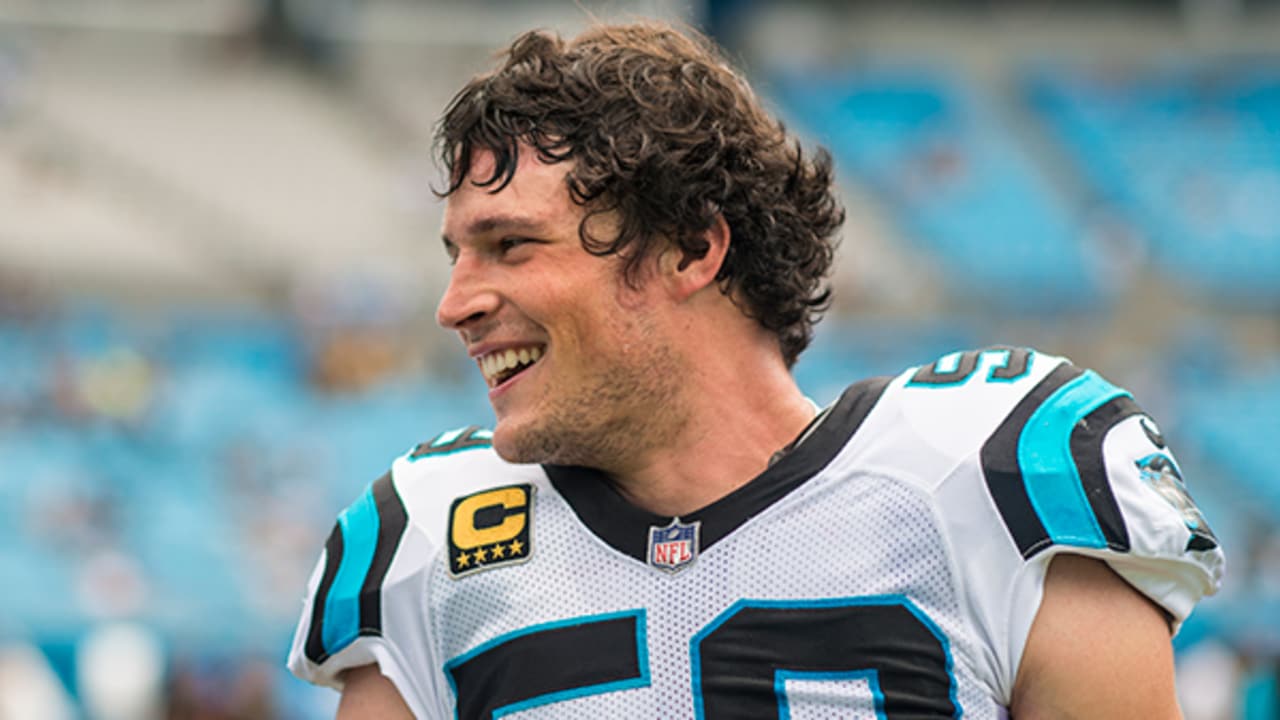 Luke Kuechly Wins Art Rooney Sportsmanship Award
