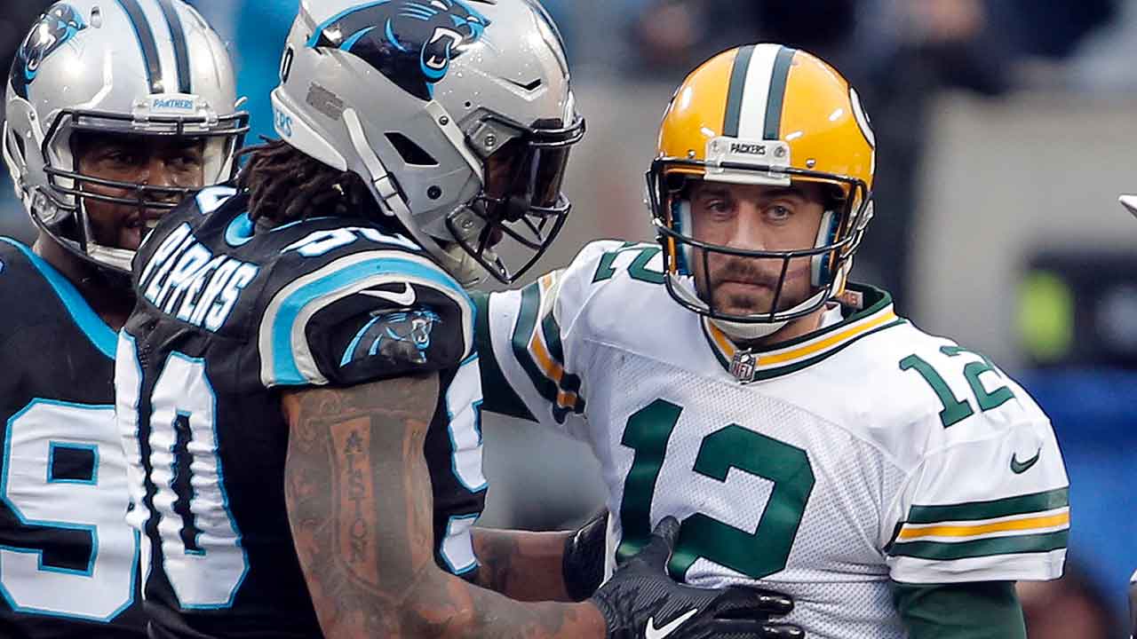 Julius Peppers sacks Aaron Rodgers on fourth down