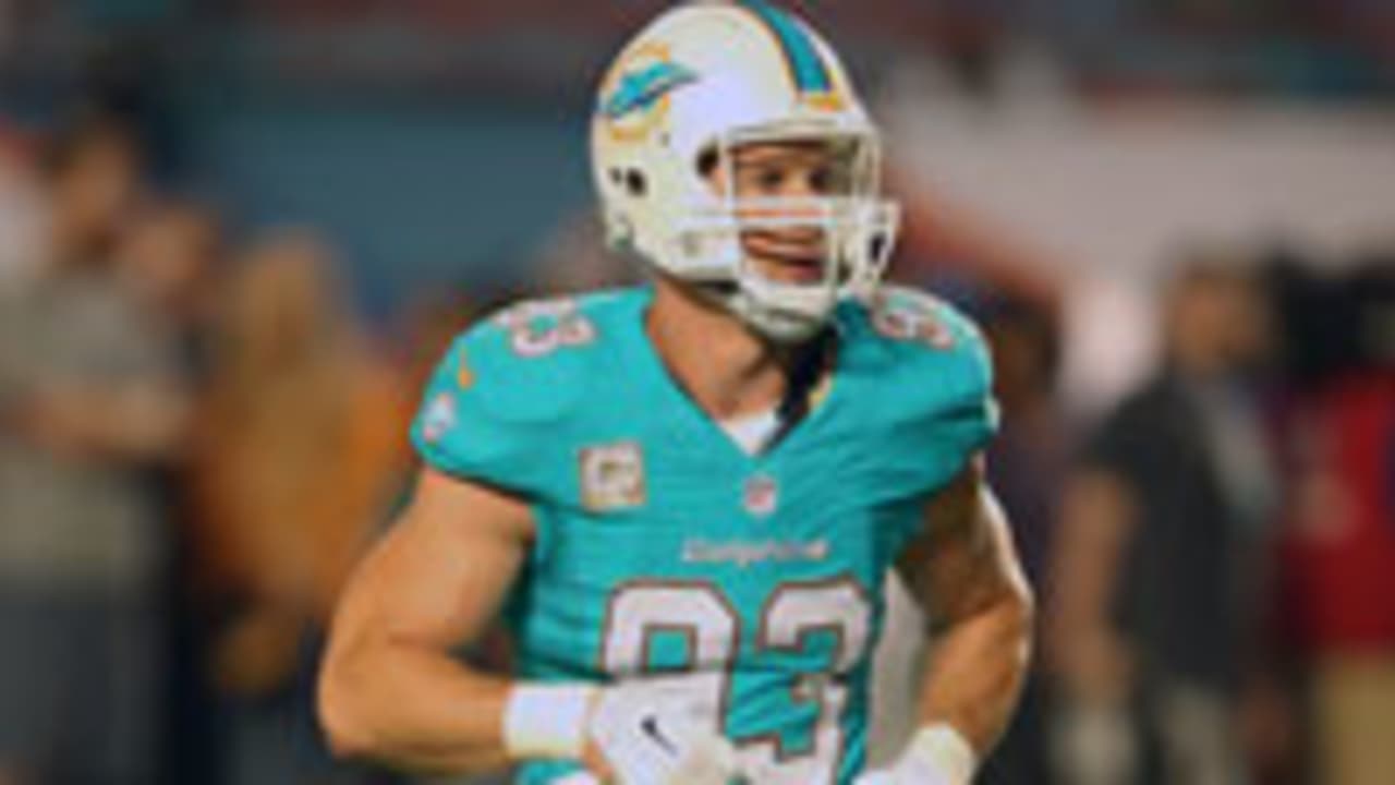 Panthers sign LB Trusnik