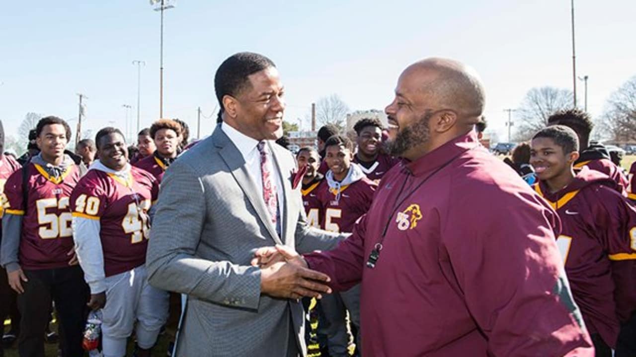 Panthers Help Open New Lions' Den