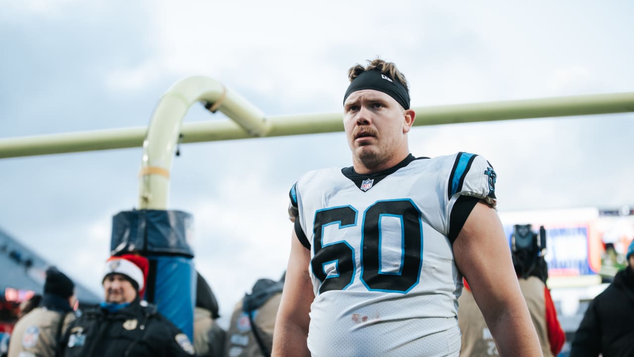 Panthers restructure Pat Elflein's contract