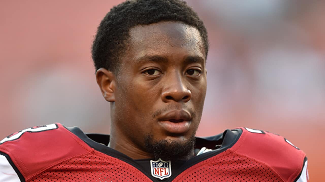 Panthers sign Devonte Johnson