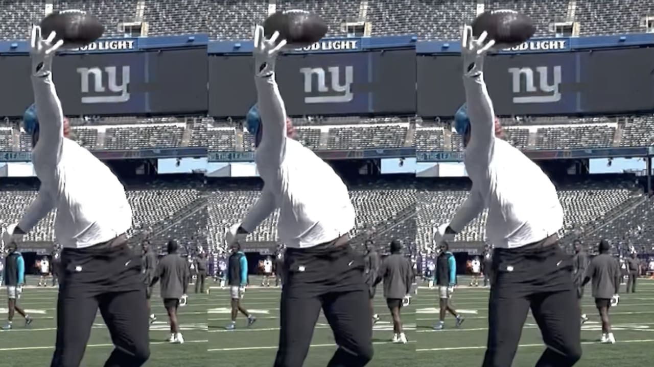 Best of Social: DJ Moore gets UP during pregame warmups