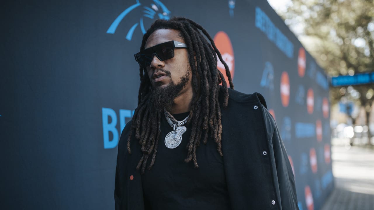 Panthers arrive for matchup with Falcons in Week 14