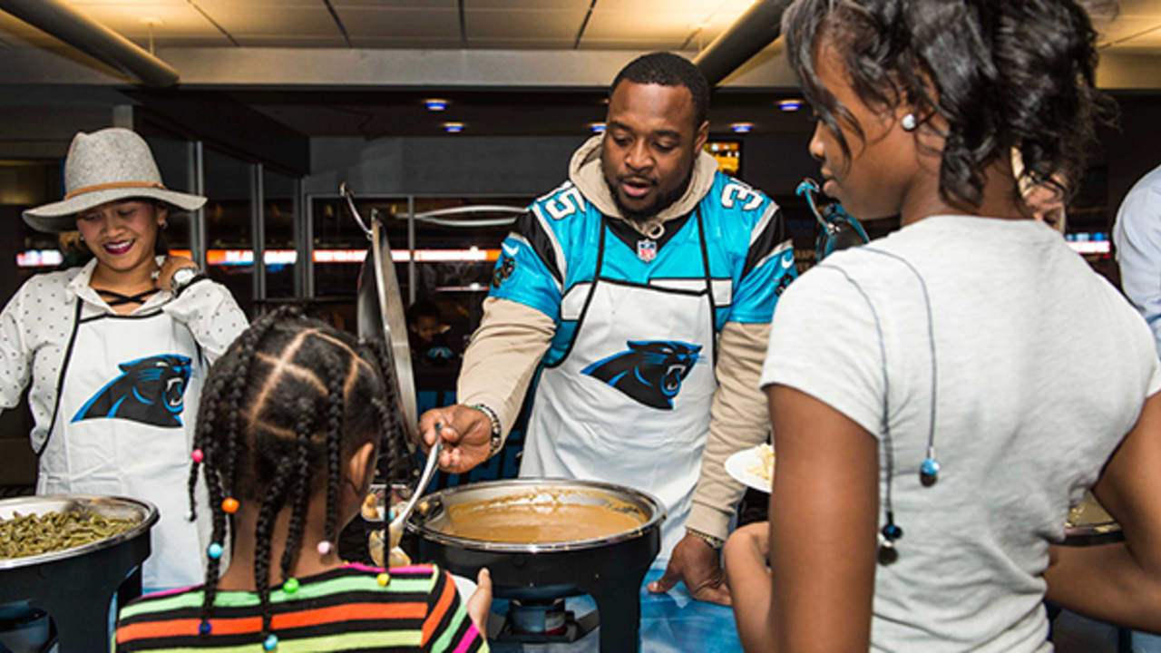 Panthers serve meals at annual "Giving Thanks" event