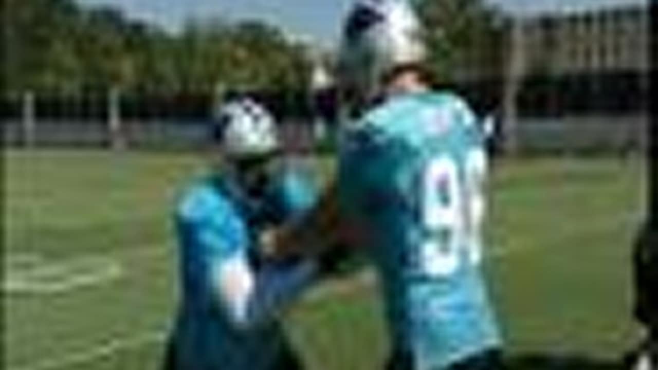 Hollis Thomas provides veteran presence on the defensive line