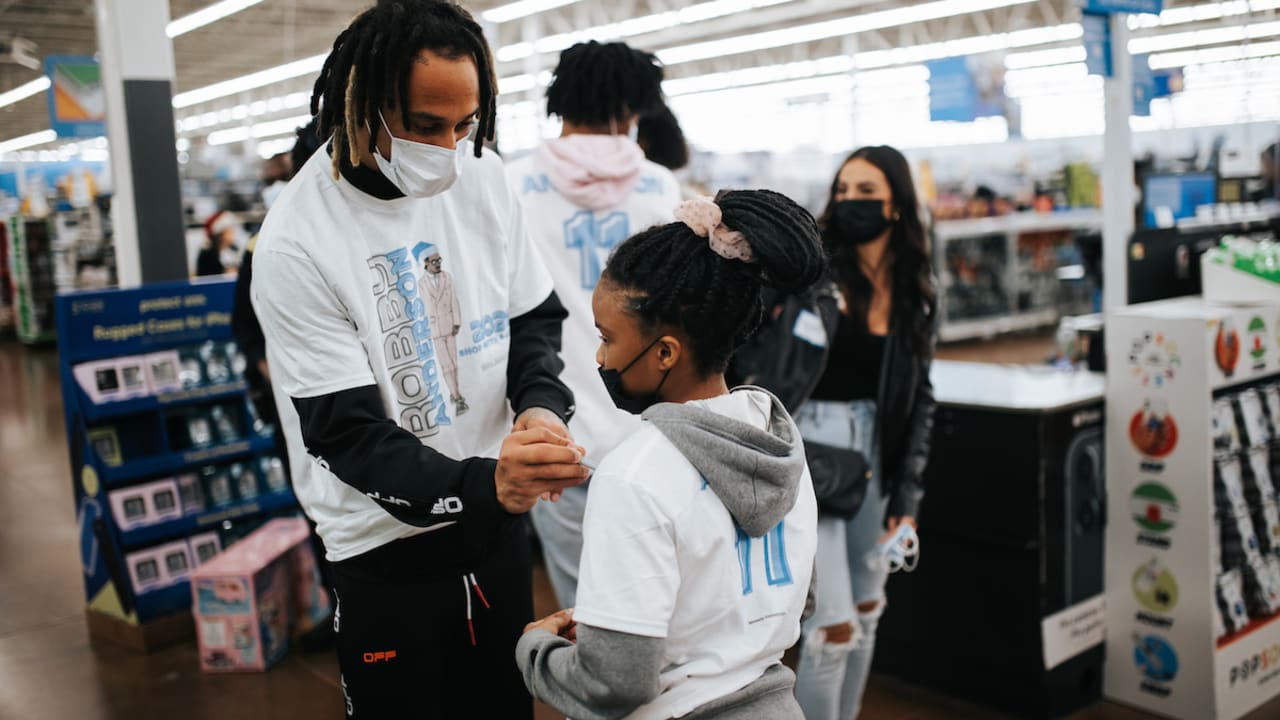 Robby Anderson hosts holiday shopping spree