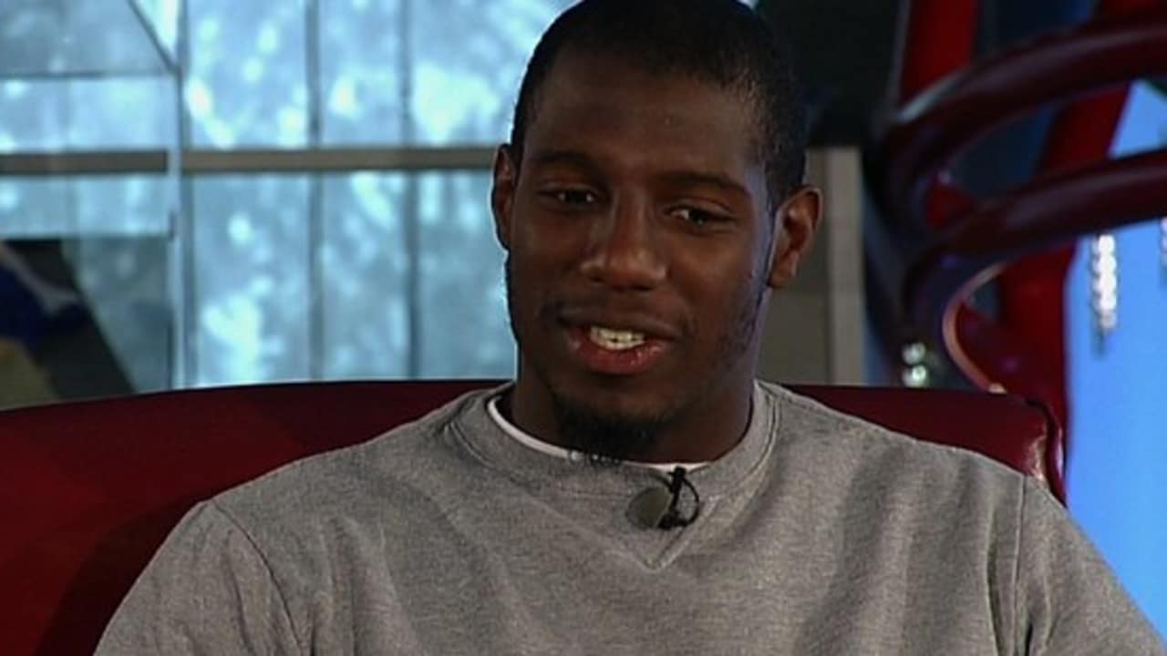 Bruschi honored by Shaw's