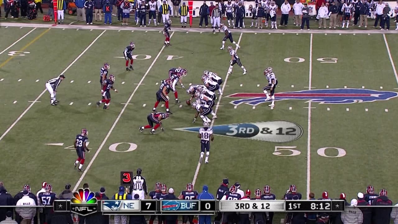 Throwback: Randy Moss hauls in 4 TDs vs. Bills