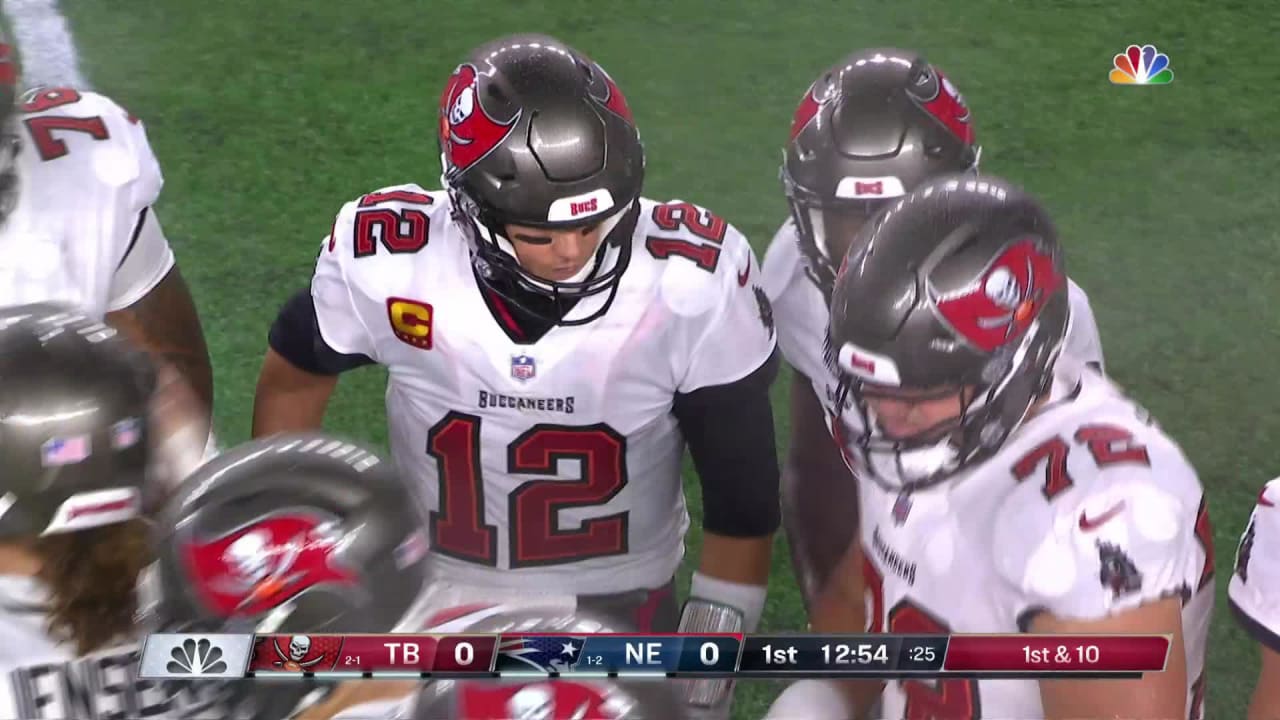 Fans let Brady hear it as he takes field as opponent for the first time