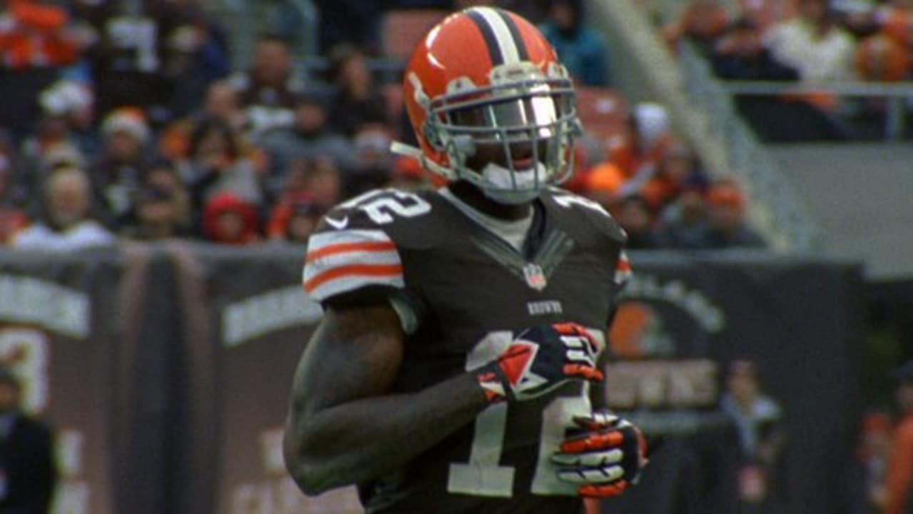 Larry Izzo departs on USO Tour