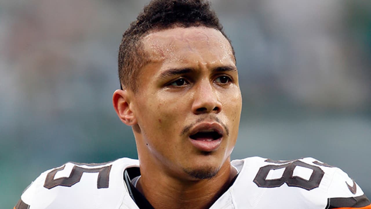 Patriots release first-year WR Greg Orton; sign two free agents