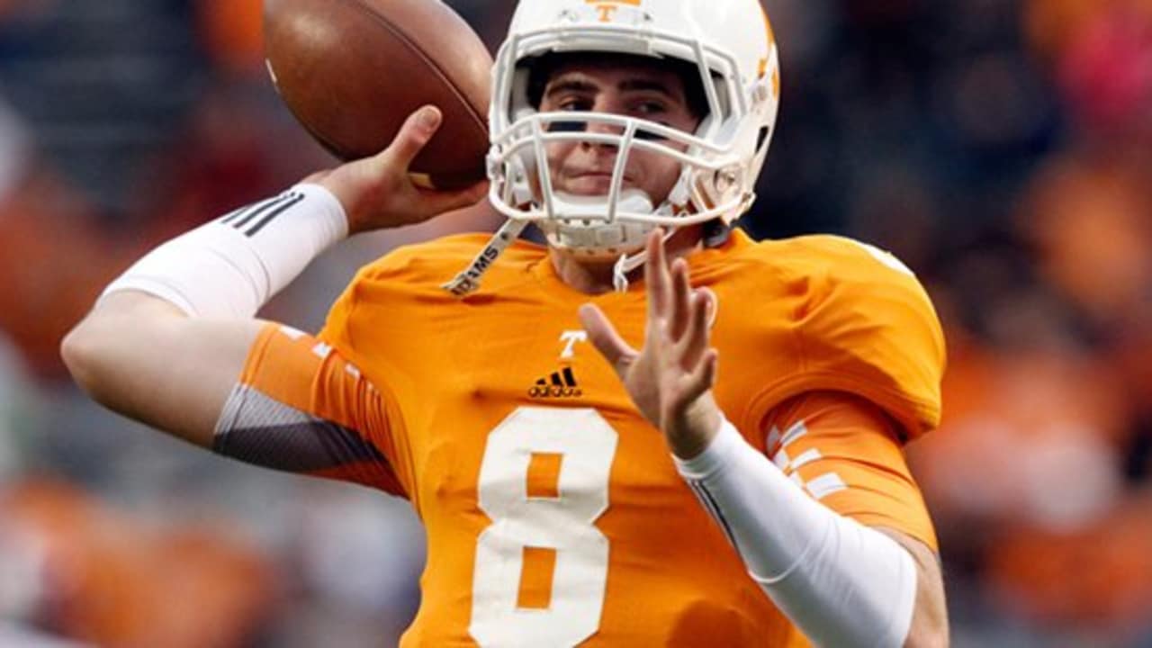 Broncos, RB Henry agree on five-year deal