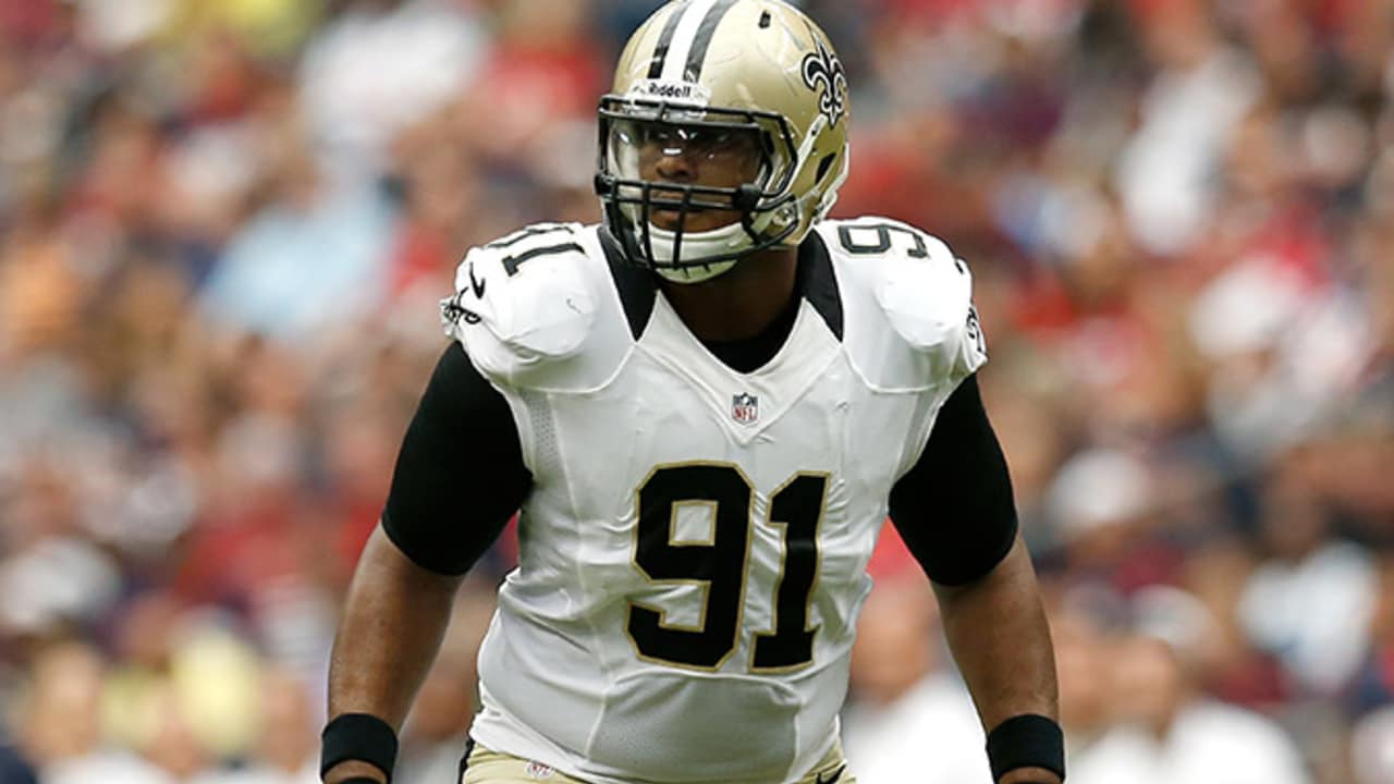 Report: DE Will Smith visiting Patriots