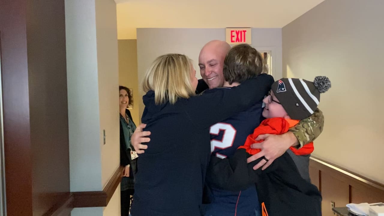 Army Lieutenant Colonel pulls off surprise return home for his family ...