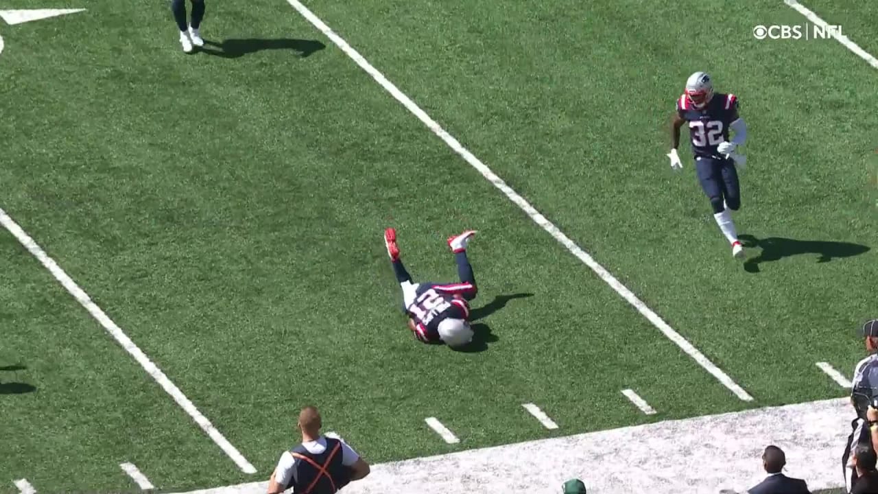 Adrian Phillips lays out to pick off Zach Wilson's deflected pass