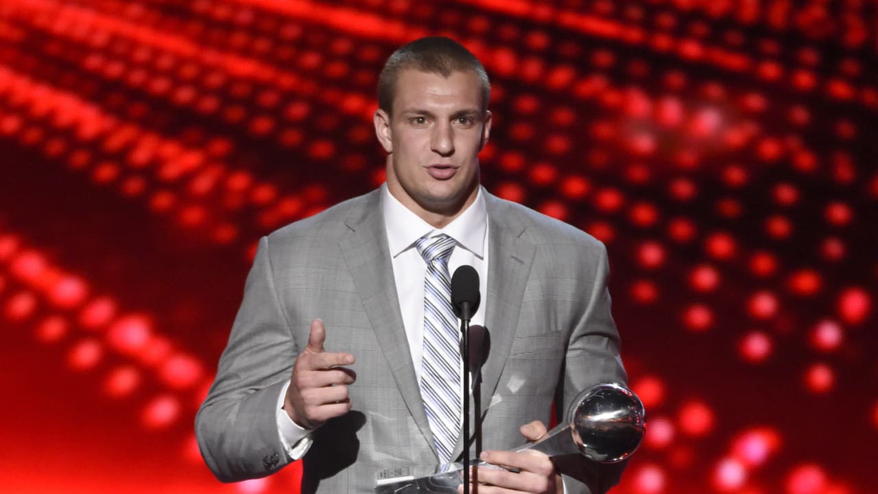 News Blitz 7/21: Patriots TE Rob Gronkowski on reading Gronk