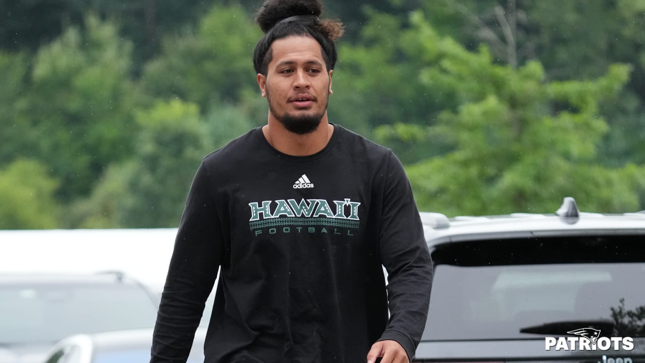 Jahlani Tavai discusses tragic wildfires in Maui: 'As much as I can do ...