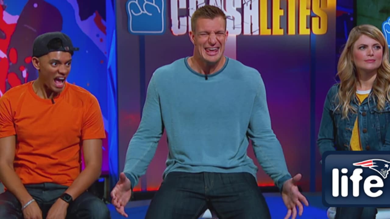 Gronk dances, laughs and 'proposes' in Crashletes premiere