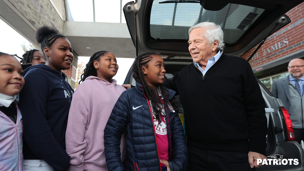 How Robert Kraft, Patriots players gave back to hundreds of families ...