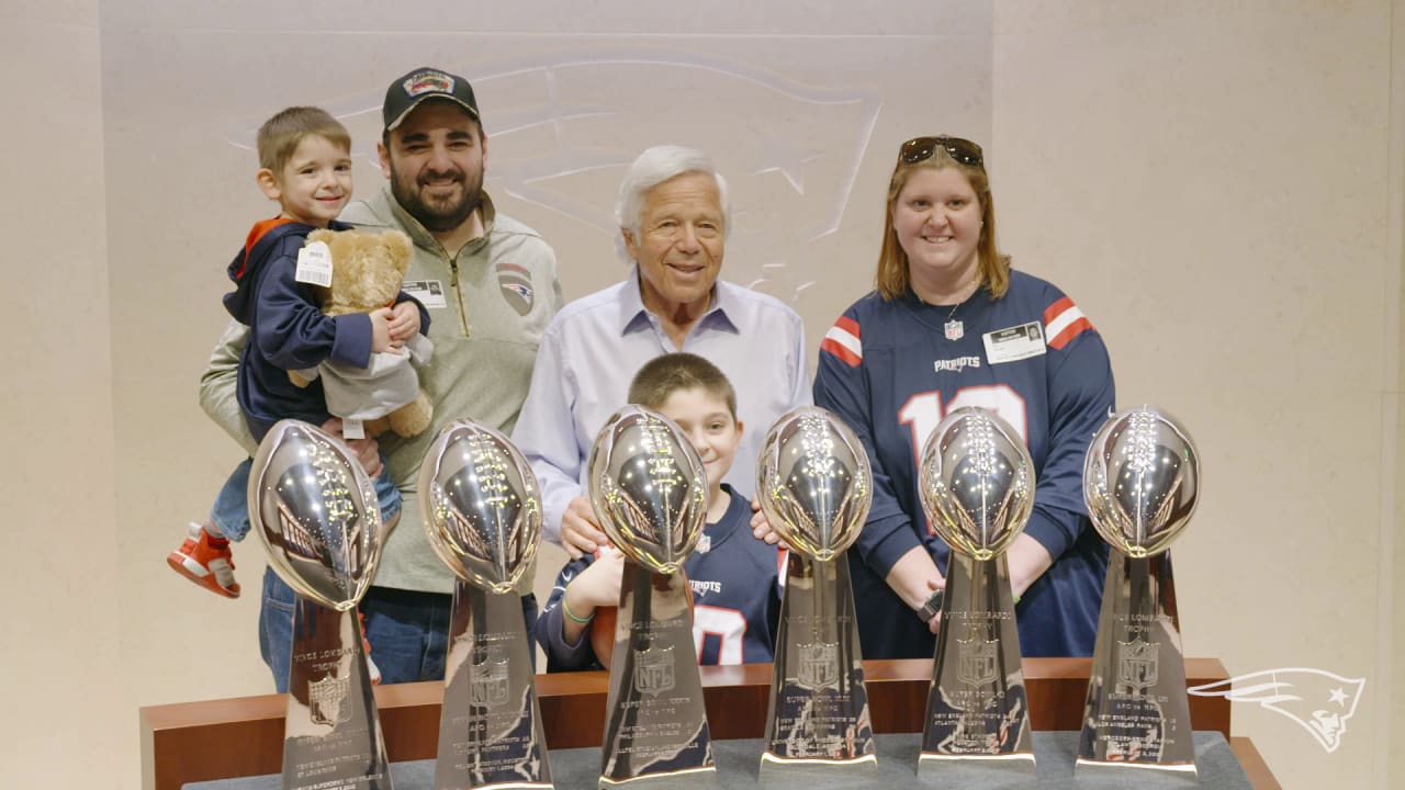 Robert Kraft surprises Jacob Smith and his family during visit to ...