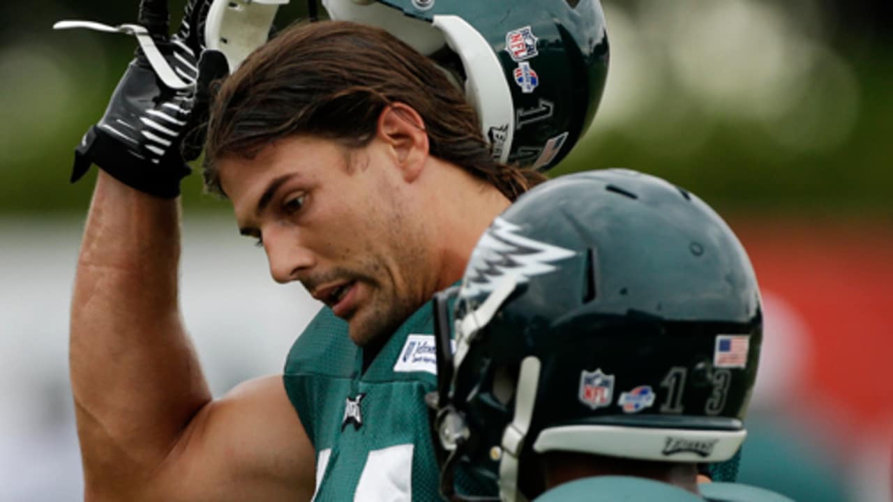 Cooper returns, exposes Patriots secondary