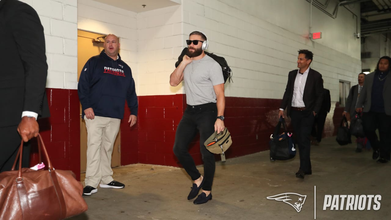 Photos: Pregame Week 5: Inside the Patriots Locker Room & Player Arrivals