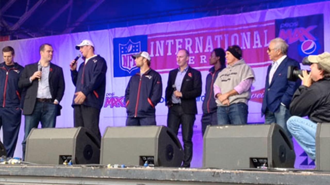 Quick Kicks: Patriots rally fans in Trafalgar Square