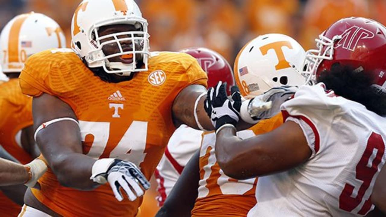 Bledsoe, Thomas talk football at charity golf tournament