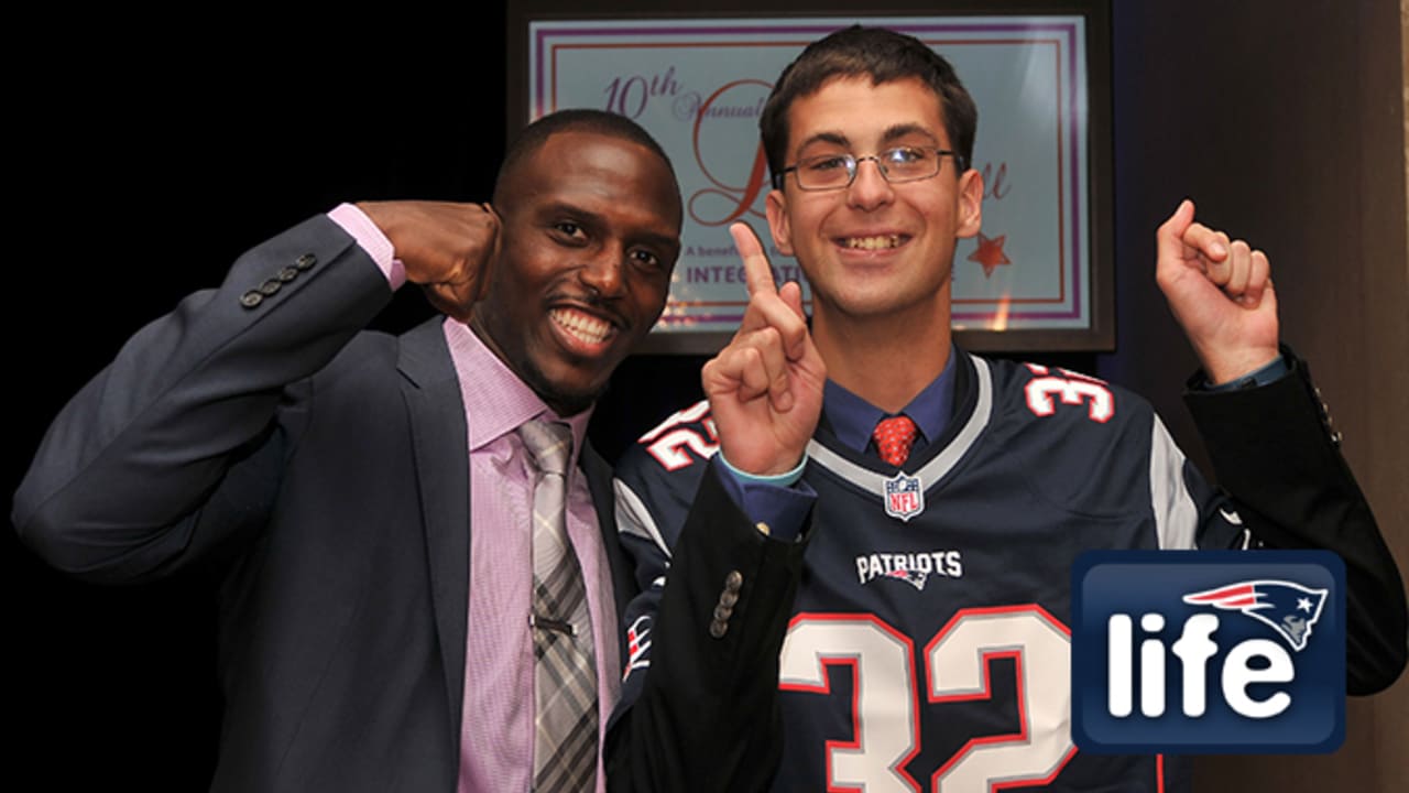 8 reasons Devin McCourty should be the 2015 Walter Payton Man of the Year