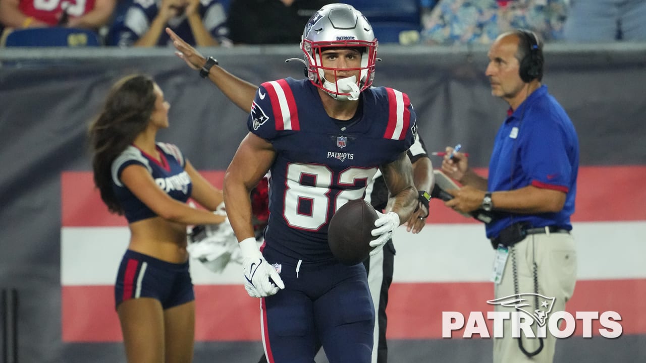 Tre Nixon rises to secure Bailey Zappe's downfield pass for 36-yard gain