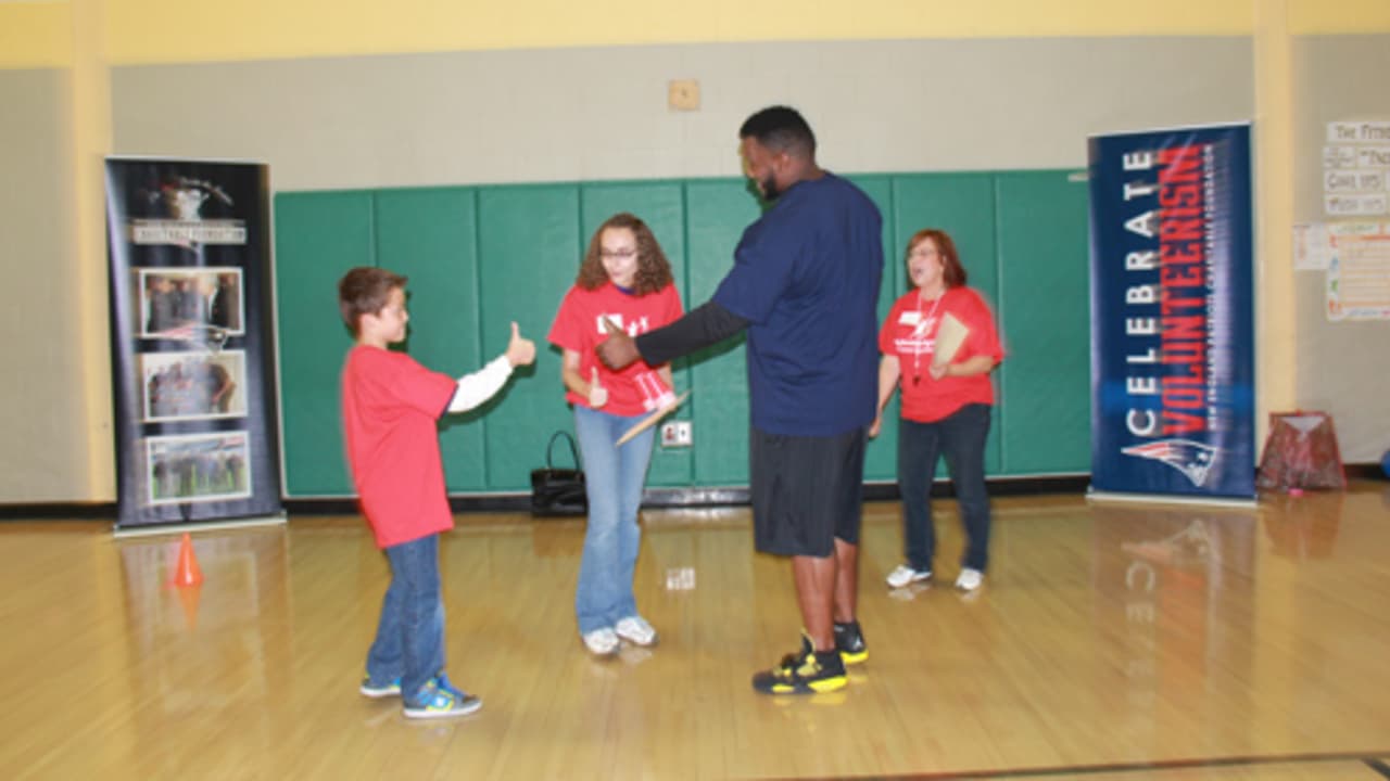 Patriots DL Marcus Forston plays the role of mentor to students in Big ...