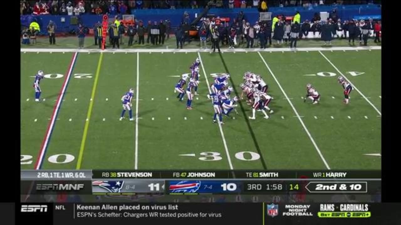 Rhamondre Stevenson's strong running nets 10-yard pickup