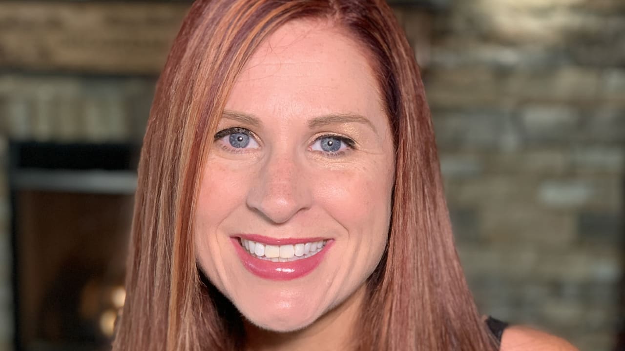 Patriots present Difference Maker of the Week Award to Amy Busch