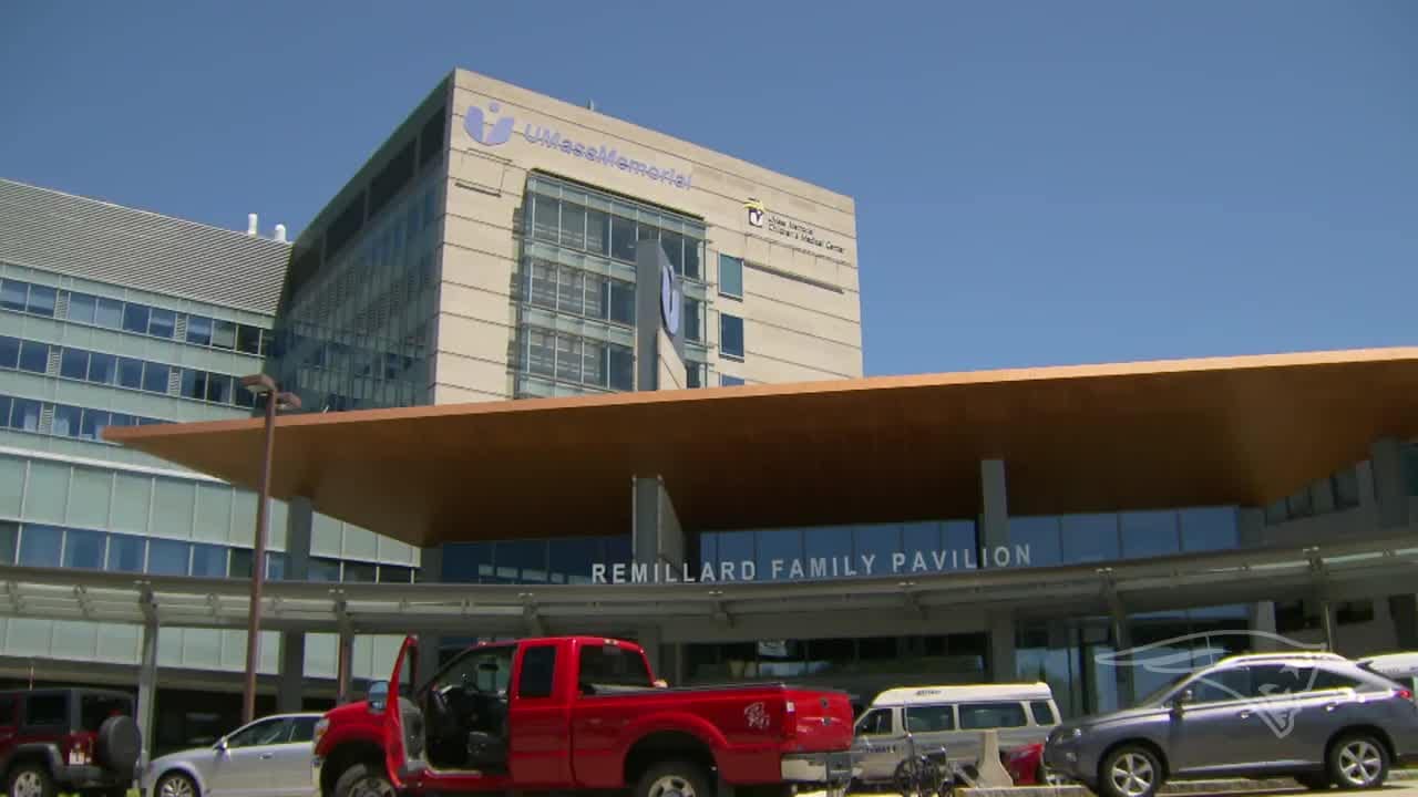 Patriots visit UMASS Memorial Hospital
