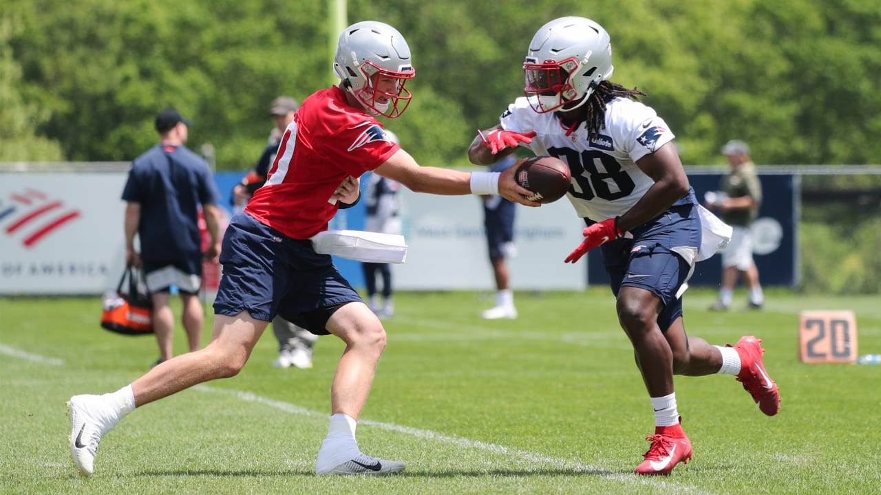 Photos: Patriots hit the field for OTAs
