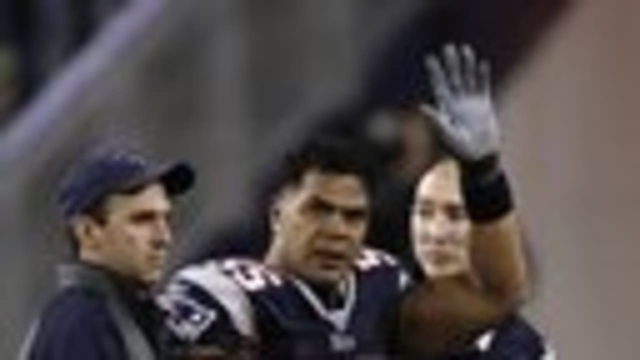 Seau leaves game in second quarter
