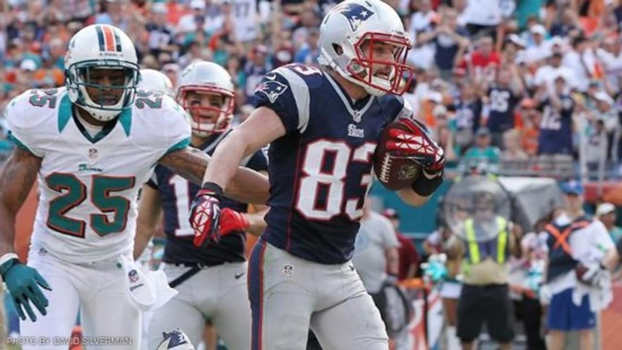 Broncos sign defensive end Lang