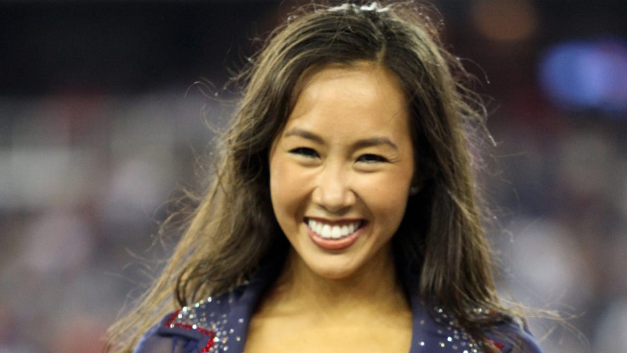 Patriots Cheeleaders: Kelly