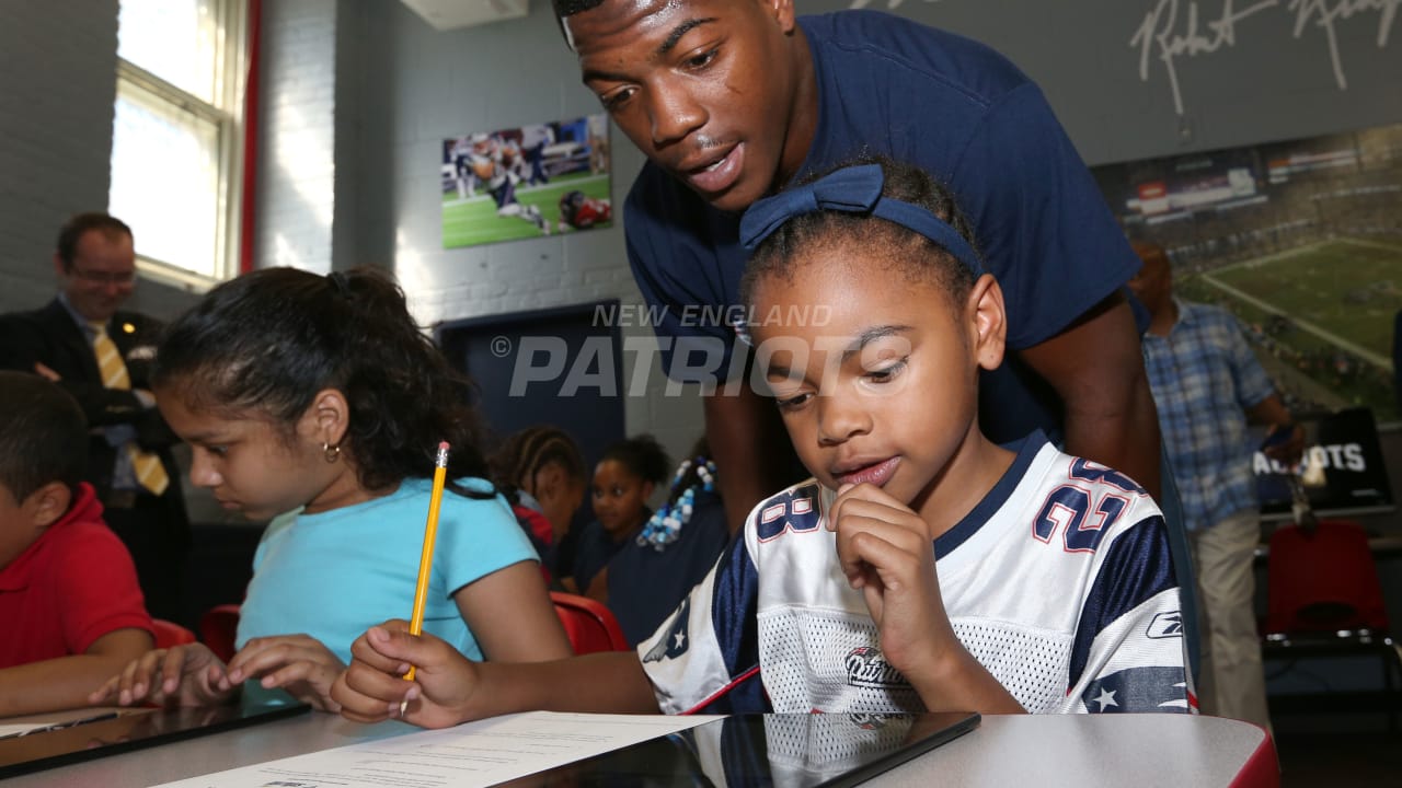 Patriots Visit The Mather School