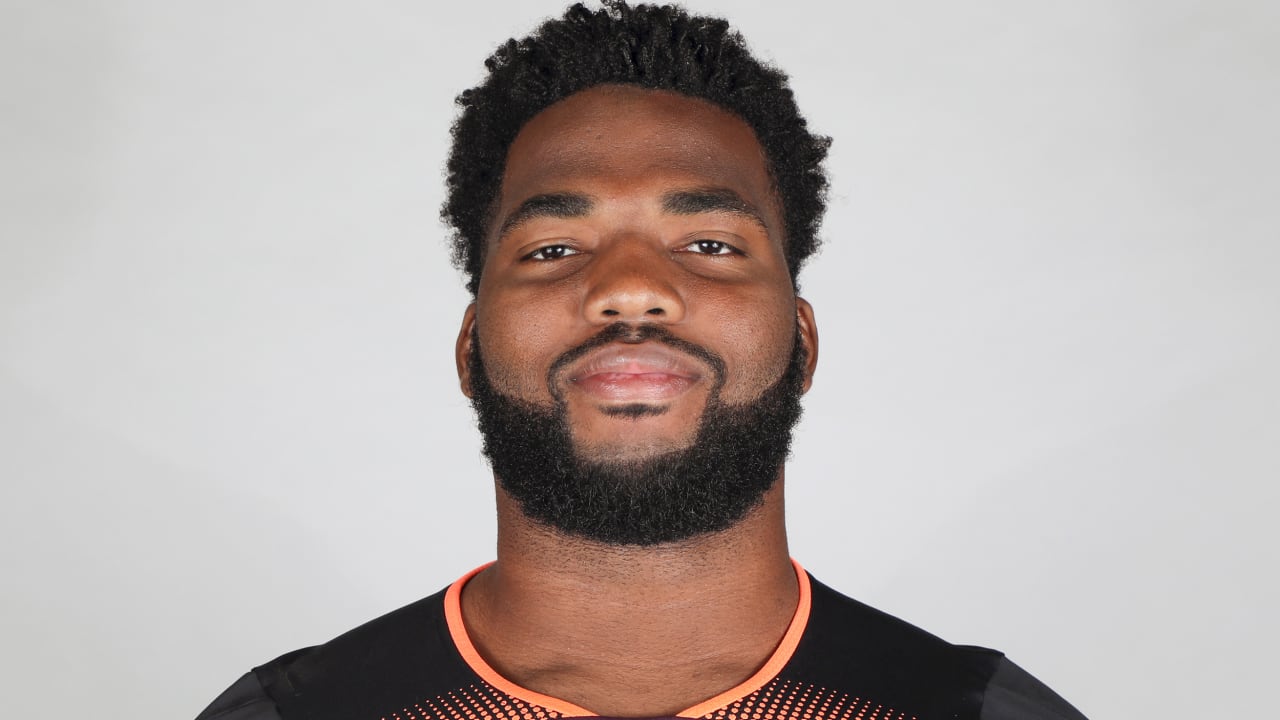Patriots sign OL Martez Ivey; release OL Cole Croston