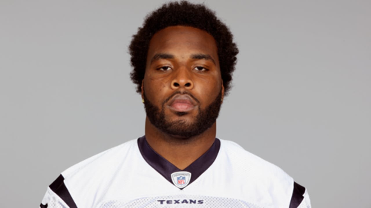 Patriots sign DL Tracy Robertson to the practice squad