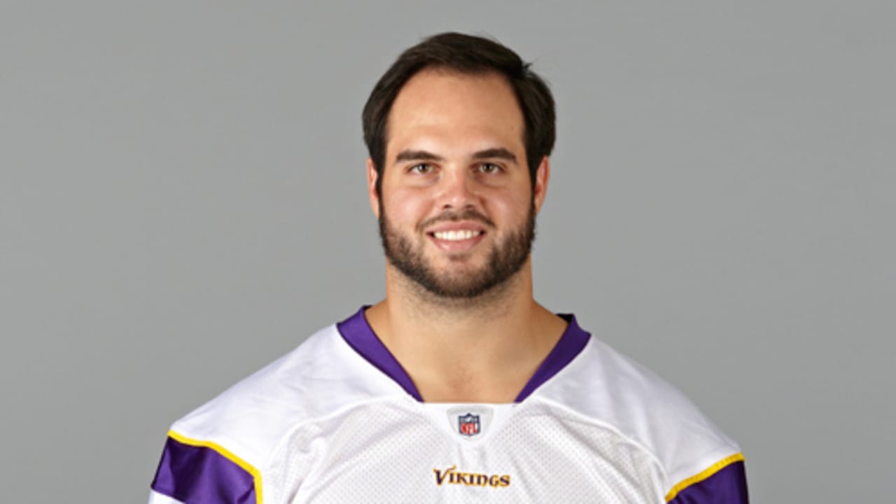 Patriots sign OL Thomas Welch to 53-Man Roster; Release S Ross Ventrone