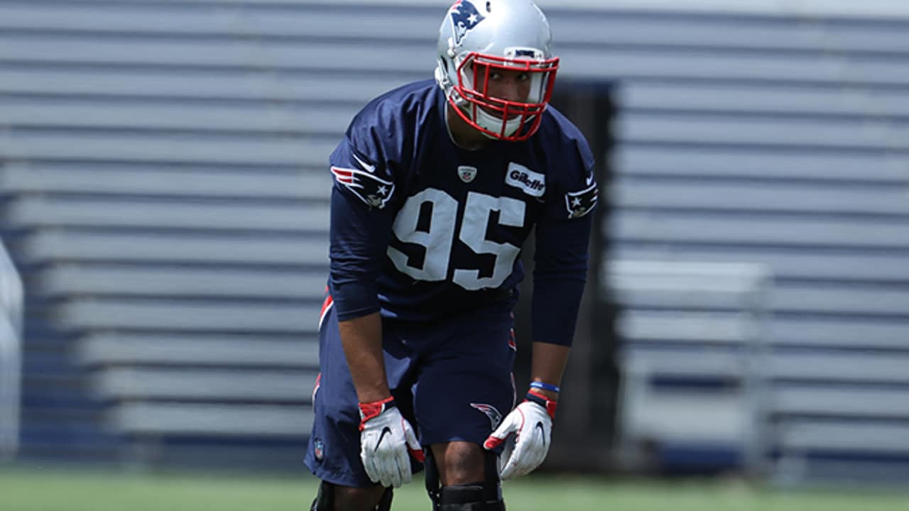 Patriots sign third-round draft pick DE Derek Rivers