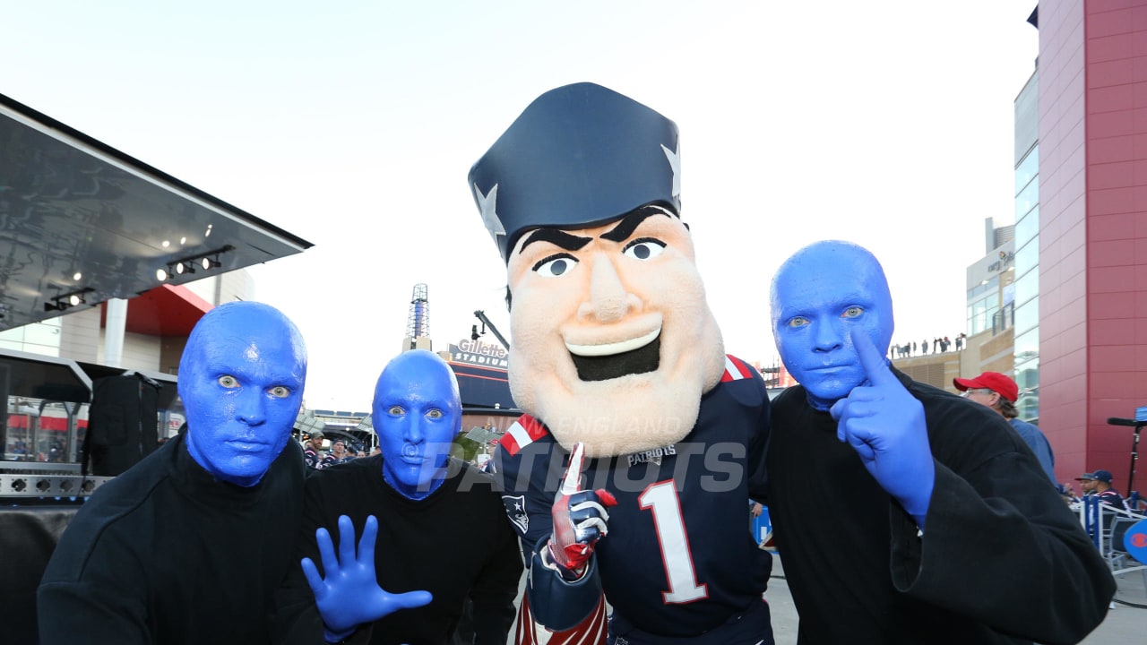 Blue Man Group Invades Thursday Night Football