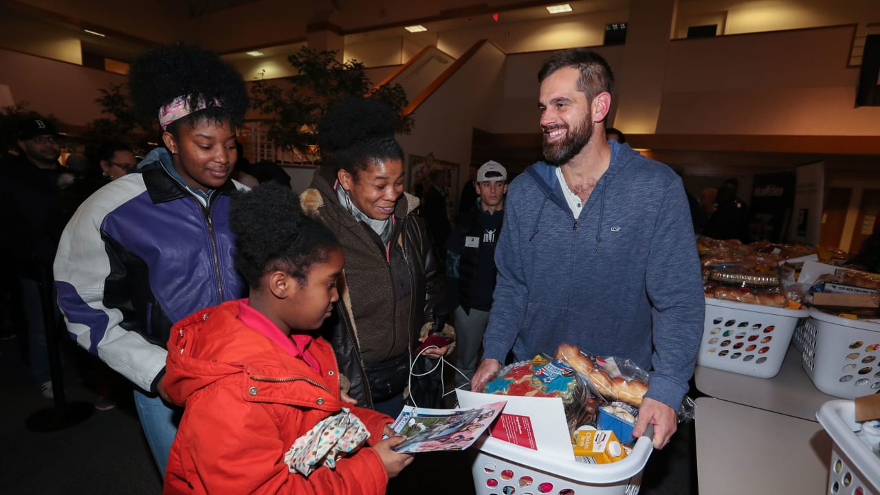 Patriots donate Thanksgiving baskets to those in need for 25th straight ...