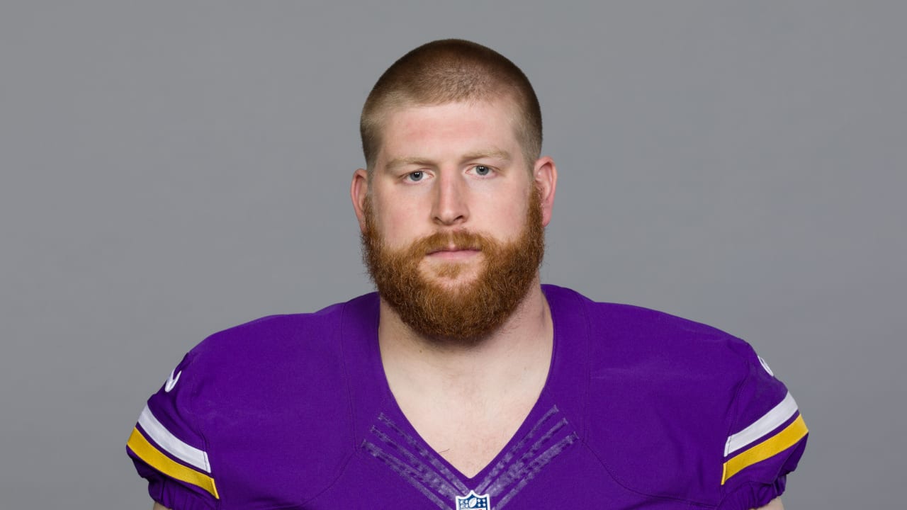 Patriots Sign OT Cedrick Lang